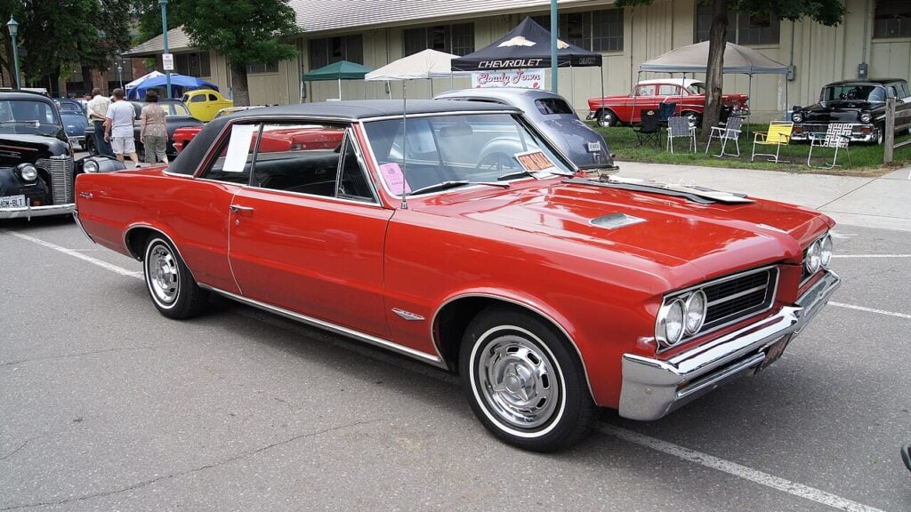 Legendary ’60s Muscle Cars That Defined an Era and Still Turn Heads Today