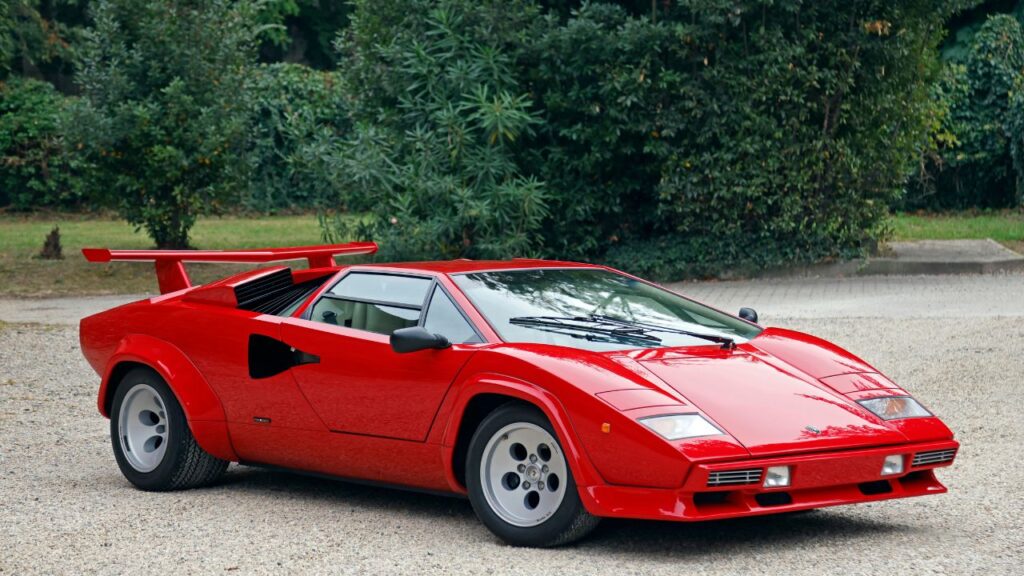 20 Classic Cars That Look Fast Standing Still