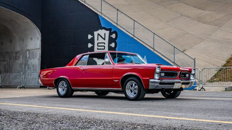 20 Classic Cars That Look Fast Standing Still