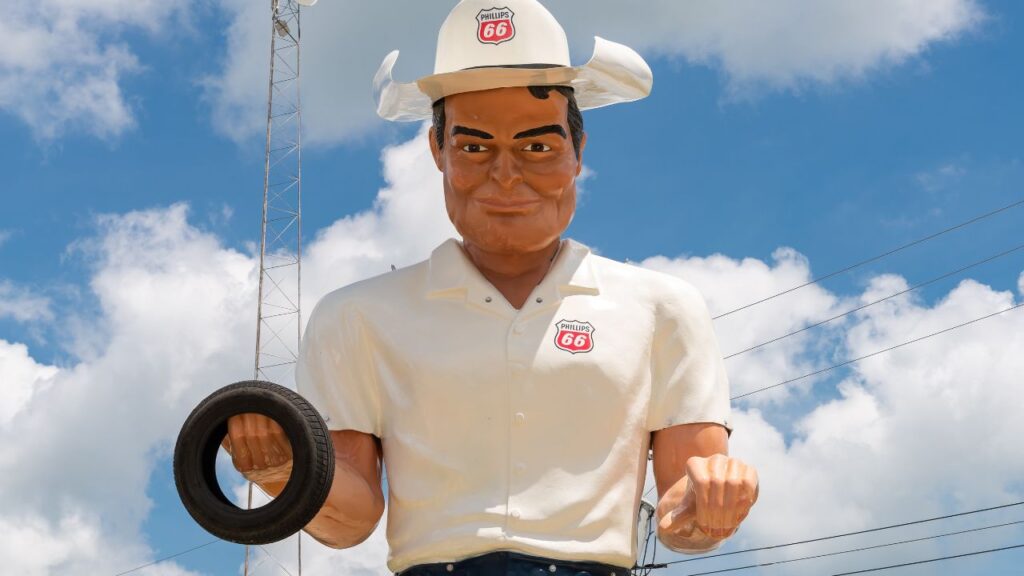 25 Must-Stop Roadside Attractions Along America’s Iconic Highways