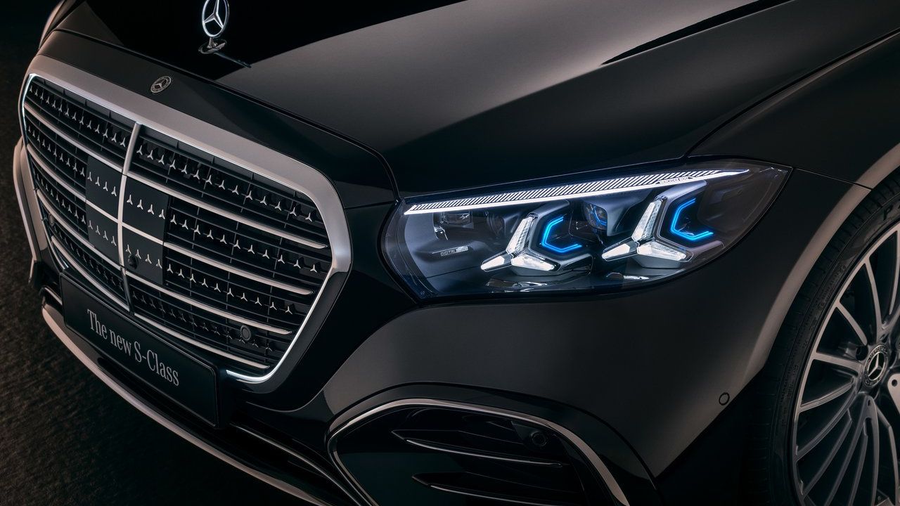 Mercedes’ New Headlights Are Incredible, Intelligent, and Not Fully ...