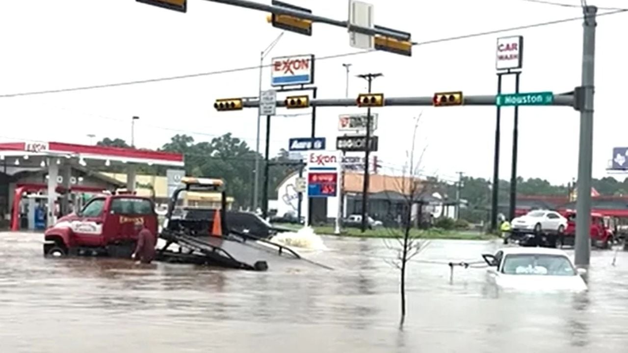 Rash Tow Truck Operator Could Get Fired For Bizarre Towing Technique ...
