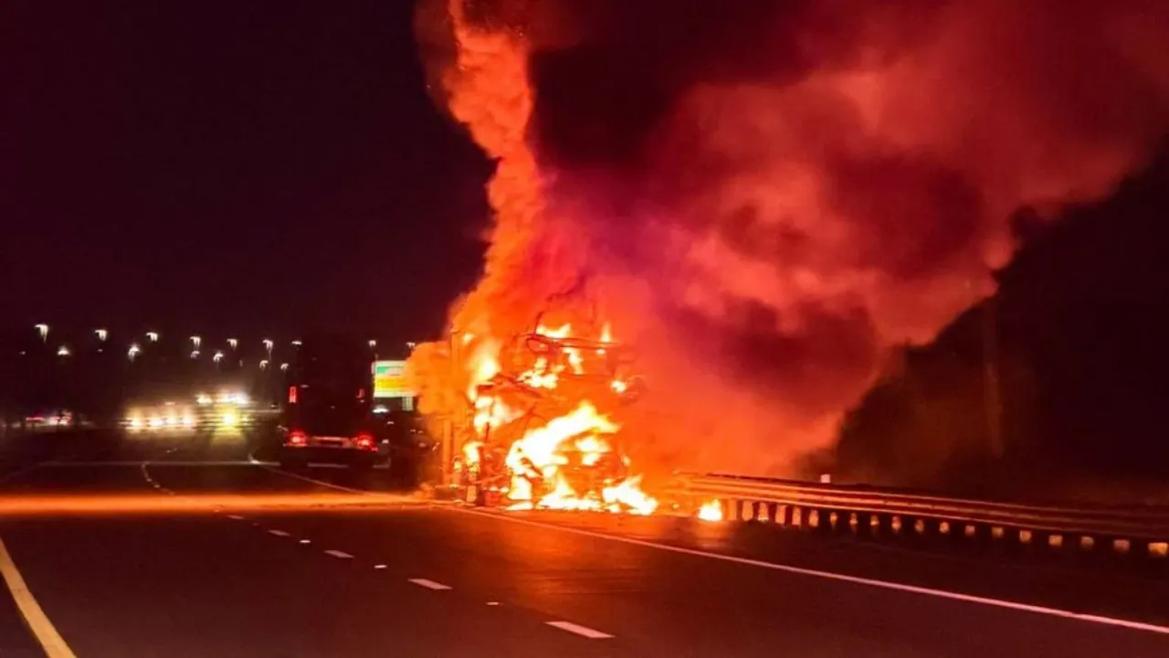 Tesla Transport Fire Shuts Down Two Florida Interstates, Putting EV ...